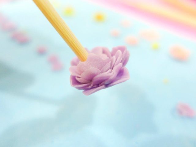 Modelling Chocolate Micro Flower Tutorial – Robert's Cakes and Cooking
